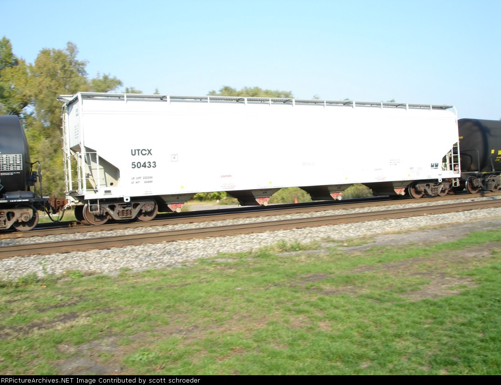 UTCX Covered Hopper 50433 EB